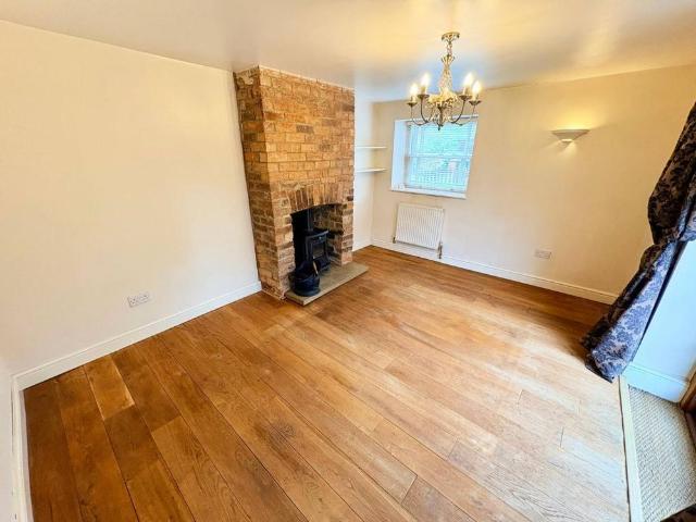 4 bedroom semi detached house to rent