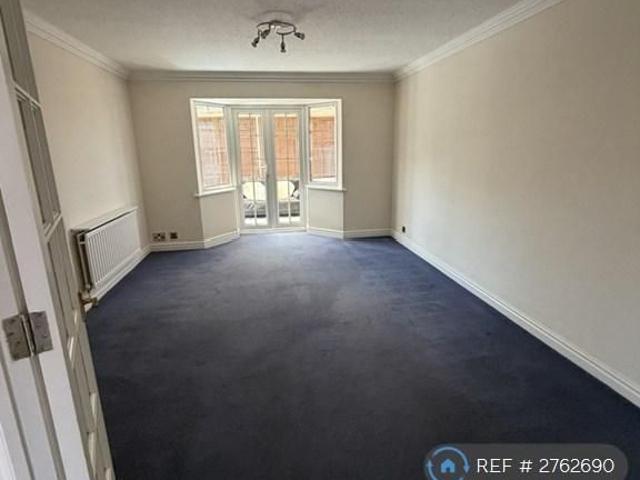 4 bedroom semi detached house to rent
