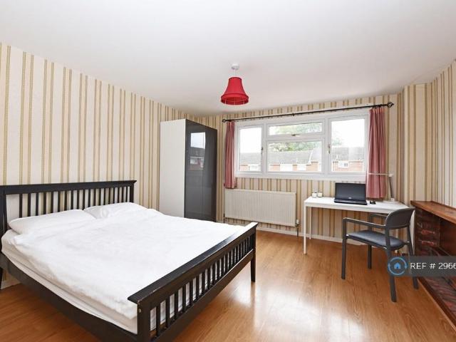 4 bedroom semi detached house to rent