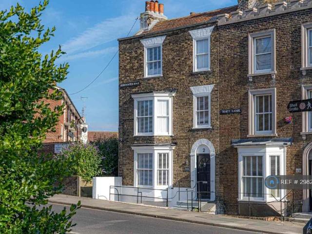 4 bedroom semi detached house to rent