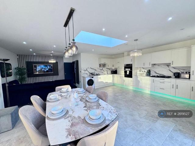 4 bedroom semi detached house to rent