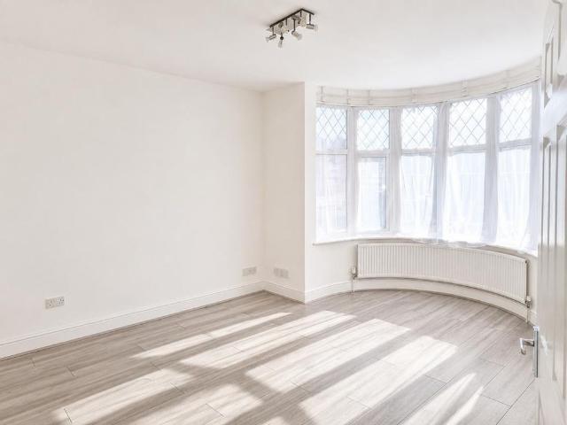 4 bedroom semi detached house to rent