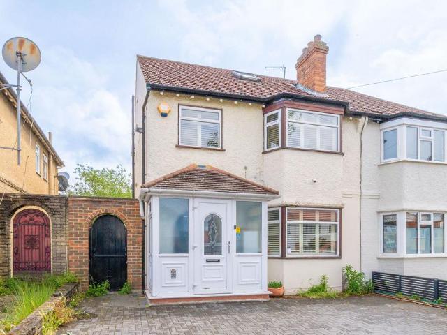 4 bedroom semi detached house to rent