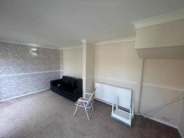 4 bedroom semi detached house to rent