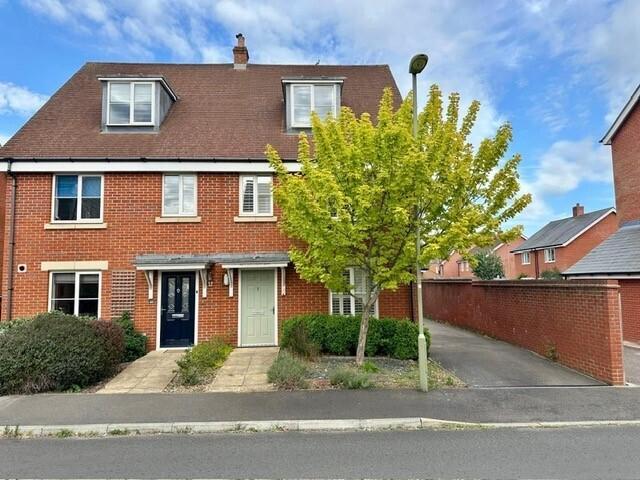 4 bedroom semi detached house to rent