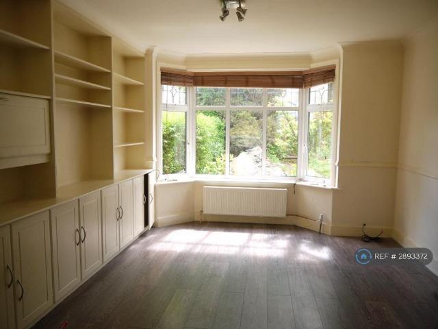 4 bedroom semi detached house to rent