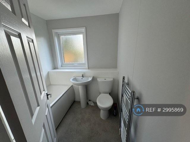 4 bedroom semi detached house to rent