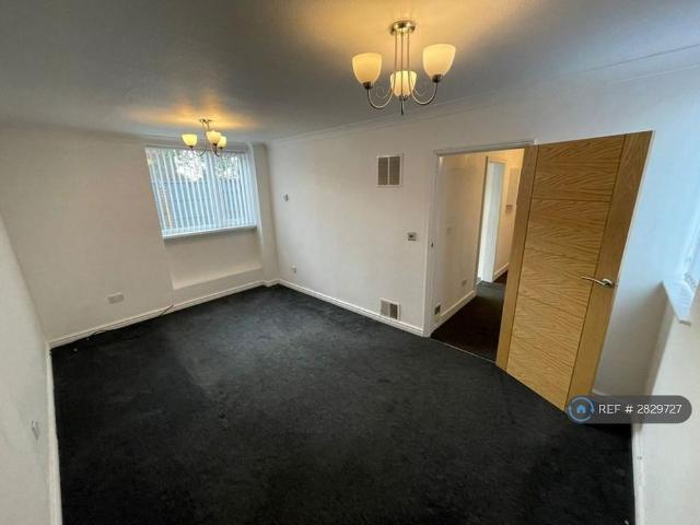 4 bedroom semi detached house to rent