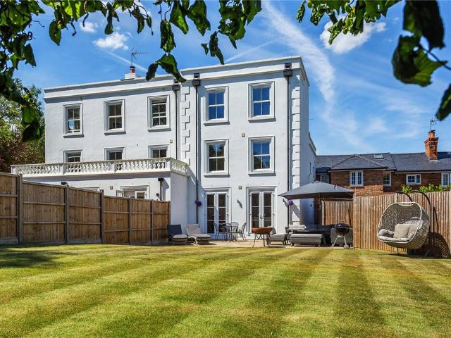 4 bedroom semi detached house to rent