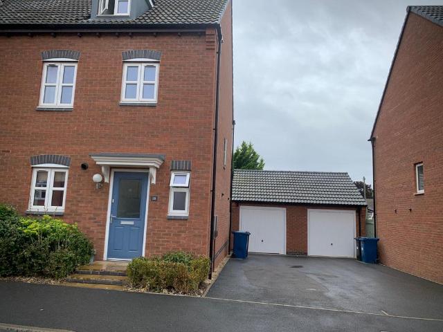 4 bedroom semi detached house to rent