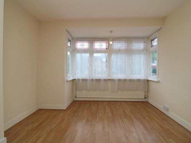 4 bedroom semi detached house to rent