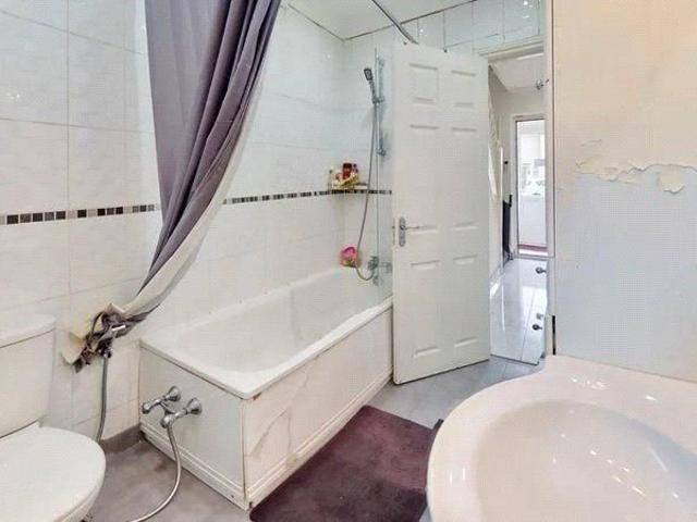 4 bedroom semi detached house to rent