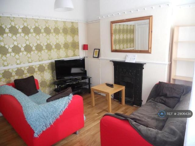 4 bedroom semi detached house to rent