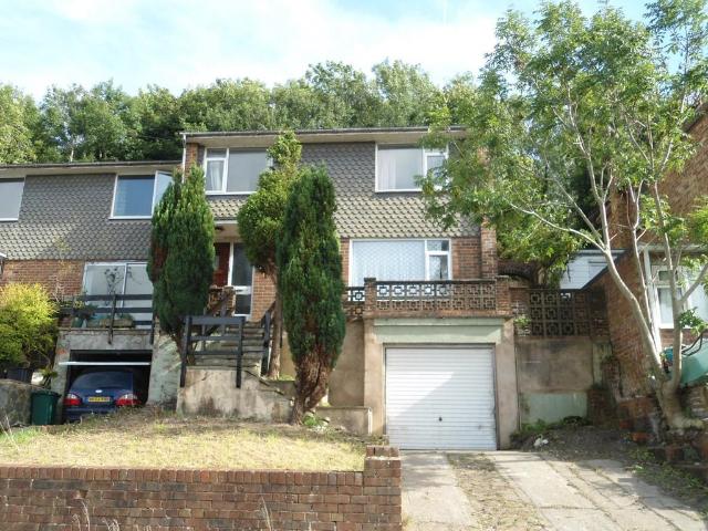 4 bedroom semi detached house to rent