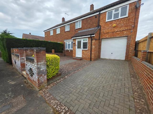 4 bedroom semi detached house to rent