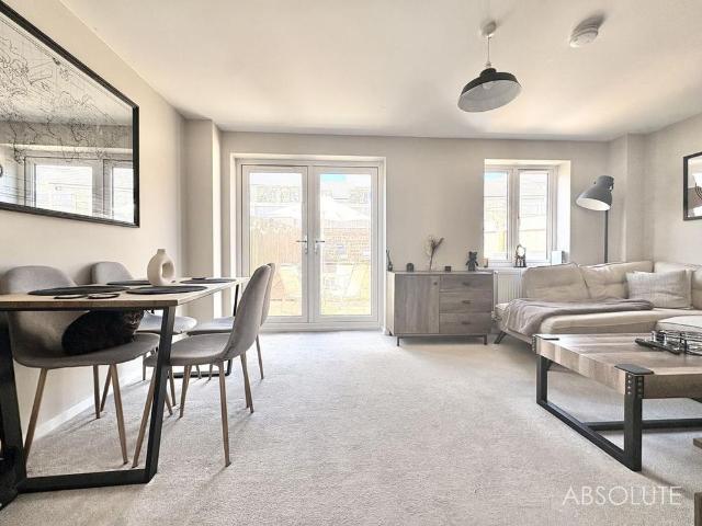 4 bedroom semi detached house to rent