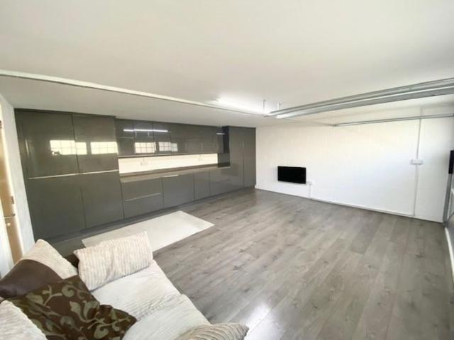 4 bedroom semi detached house to rent