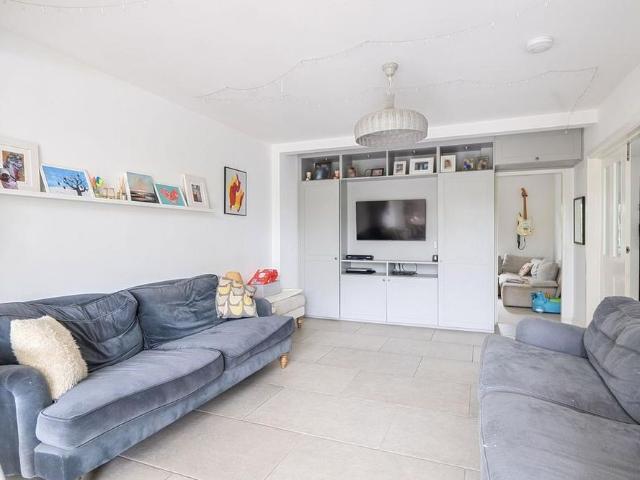 4 bedroom semi detached house to rent