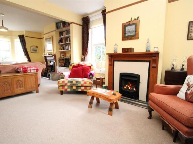 4 bedroom semi detached house to rent