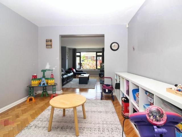 4 bedroom semi detached house to rent
