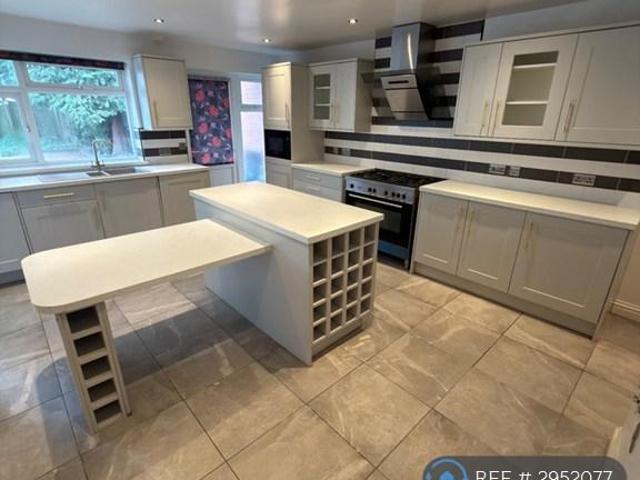 4 bedroom semi detached house to rent