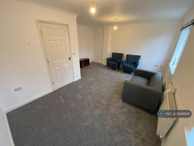 4 bedroom semi detached house to rent