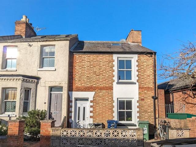 4 bedroom semi detached house to rent