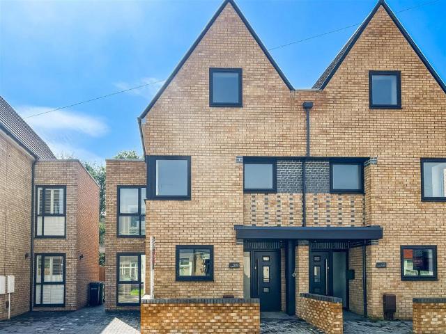 4 bedroom semi detached house to rent