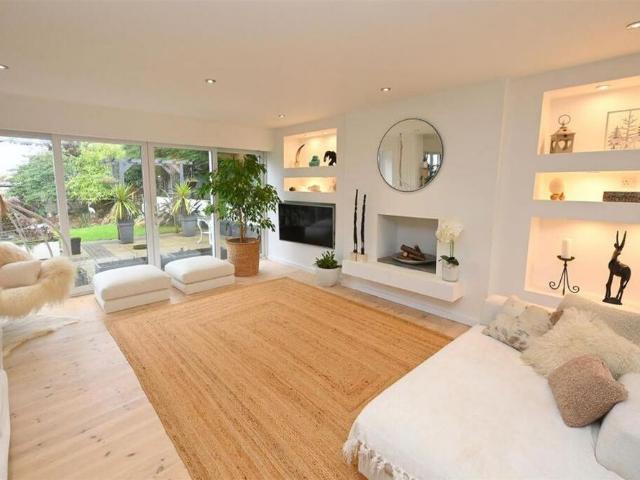 4 bedroom semi detached house to rent
