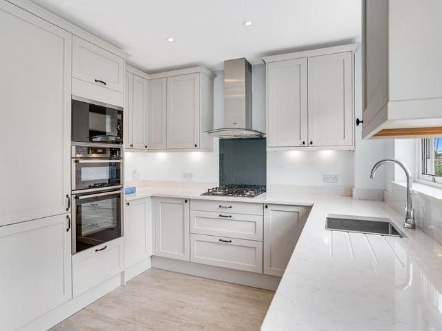 4 bedroom semi detached house to rent