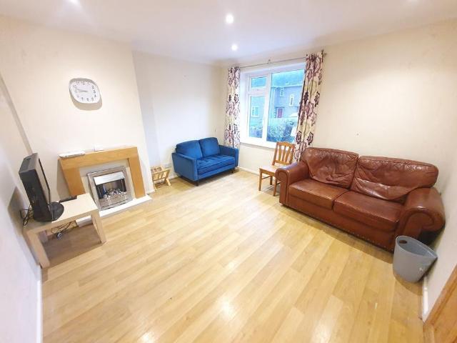 4 bedroom semi detached house to rent
