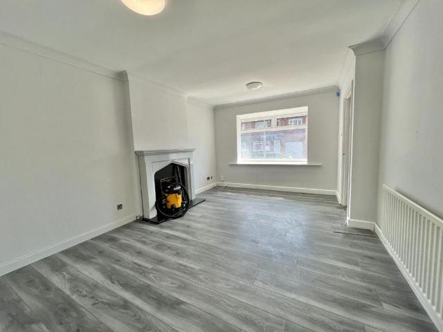 4 bedroom semi detached house to rent