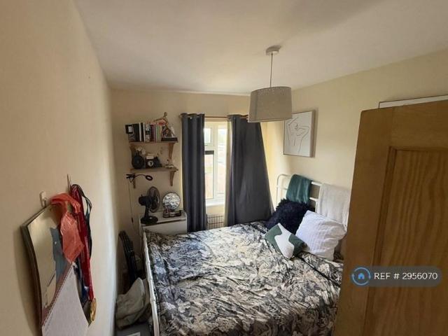 4 bedroom semi detached house to rent