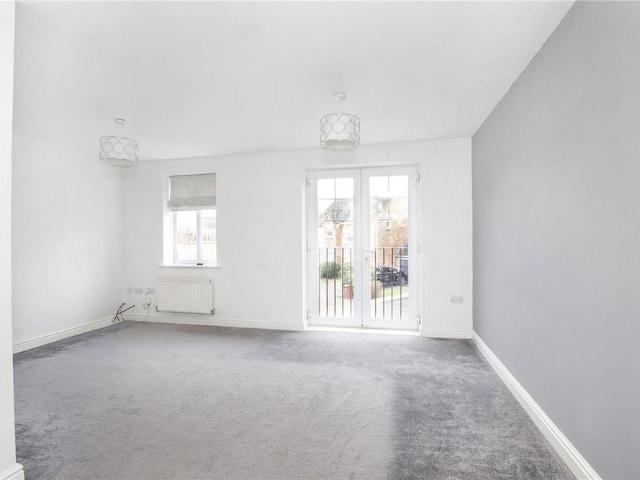 4 bedroom semi detached house to rent