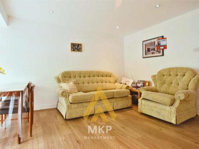 4 bedroom semi detached house to rent