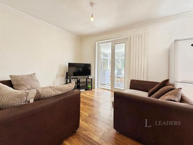 4 bedroom semi detached house to rent