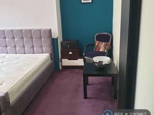 4 bedroom semi detached house to rent