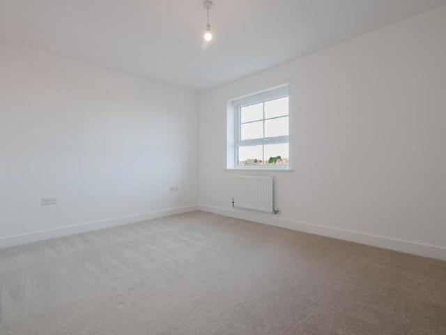 4 bedroom semi detached house to rent