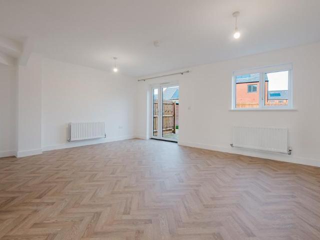4 bedroom semi detached house to rent