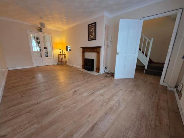 4 bedroom semi detached house to rent