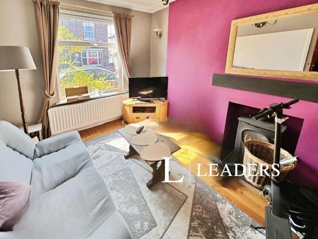 4 bedroom semi detached house to rent