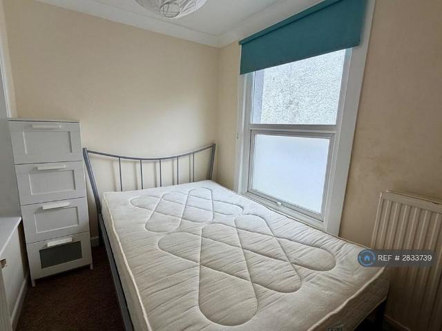 4 bedroom semi detached house to rent