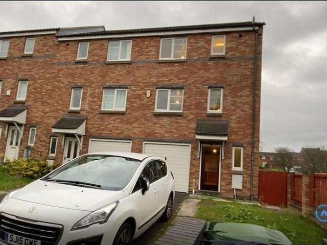 4 bedroom semi detached house to rent