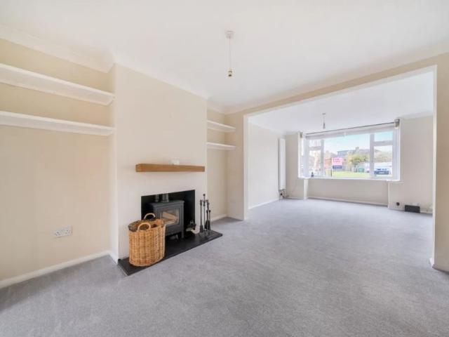 4 bedroom semi detached house to rent