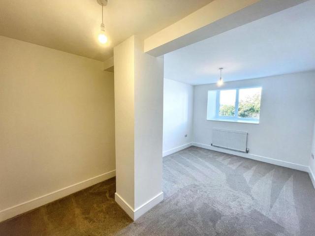 4 bedroom semi detached house to rent