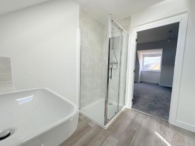 4 bedroom semi detached house to rent