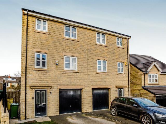 4 bedroom semi detached house to rent