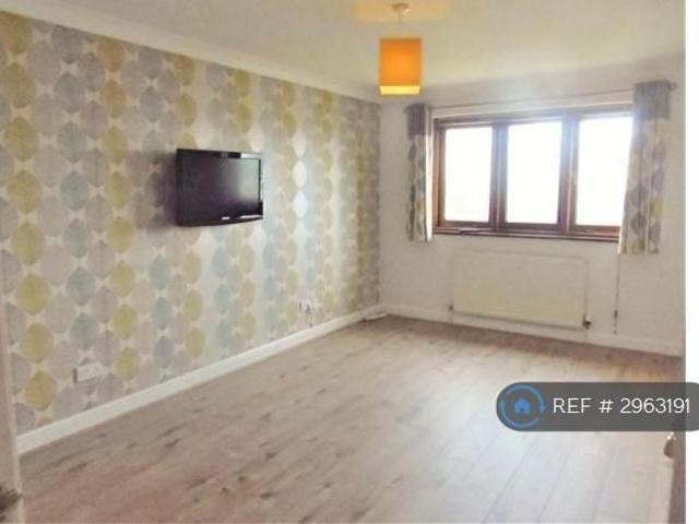 4 bedroom semi detached house to rent
