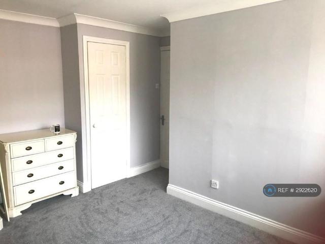4 bedroom semi detached house to rent
