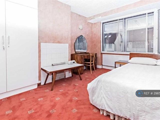 4 bedroom semi detached house to rent